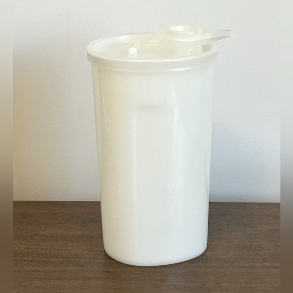 Tupperware | Kitchen | Tupperware Sweet Saver Flip Top Dripless Spout ...